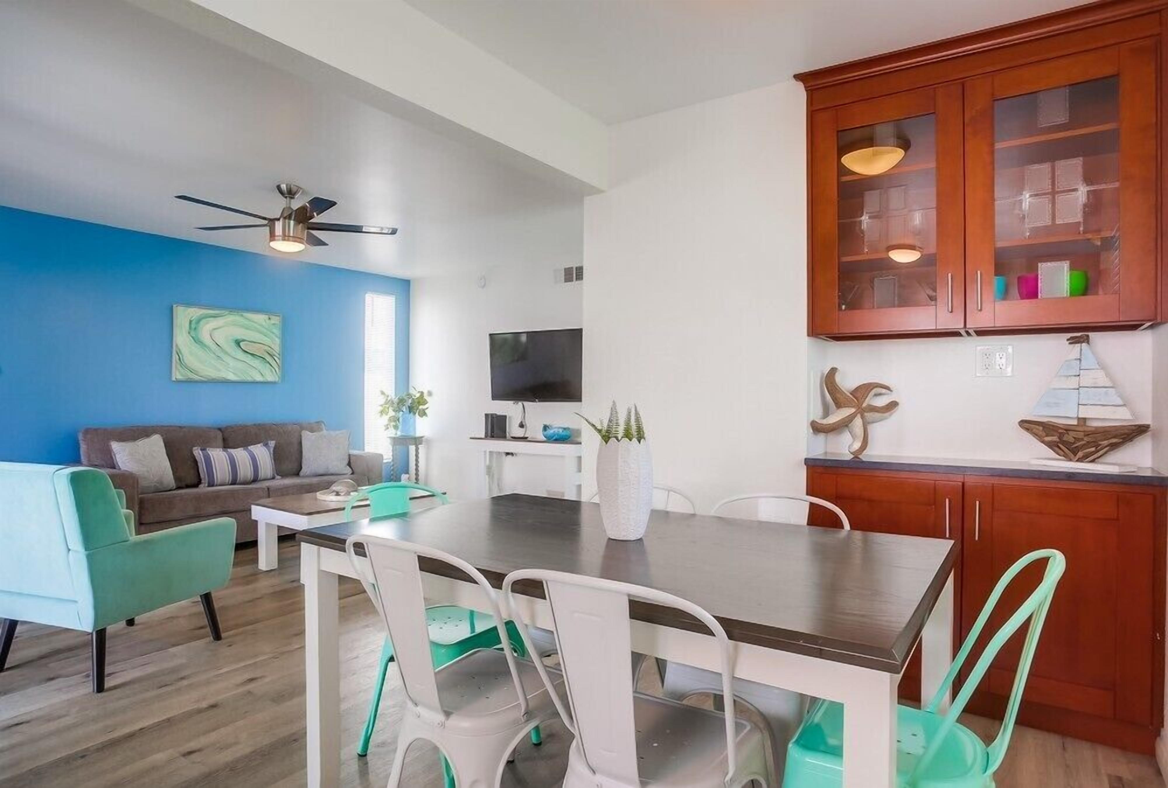 Apartamento, várias camas, varanda, vista parcial para o oceano | 3 quartos, com decoração personalizada, com mobília individualizada 