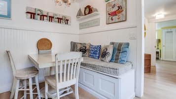 Casa de campo, várias camas, varanda, vista para o oceano | 3 quartos, individualmente decorados, individualmente mobiliados