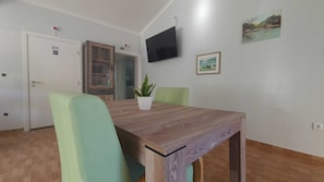 Cortinas/cortinados opacos, quartos insonorizados, Wi-fi grátis 