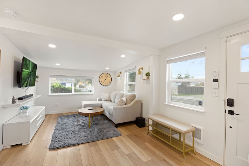 Cozy Bungalow Home 2br+1ba - 9 Min To Tacoma Dome - ギグハーバー, WA