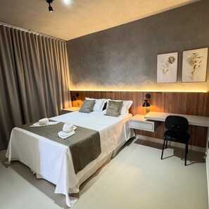 Secretária, secretária adequada para computadores portáteis 