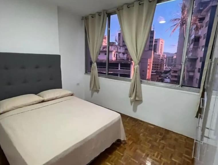 Spacious 3-bedroom Apartment With Ac, Wifi In Charming Caracas - Caracas