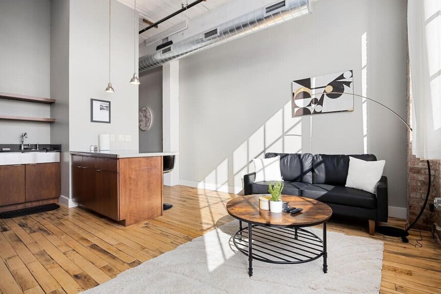 Chic Loft In Peoria Warehouse District - Peoria Zoo, Peoria