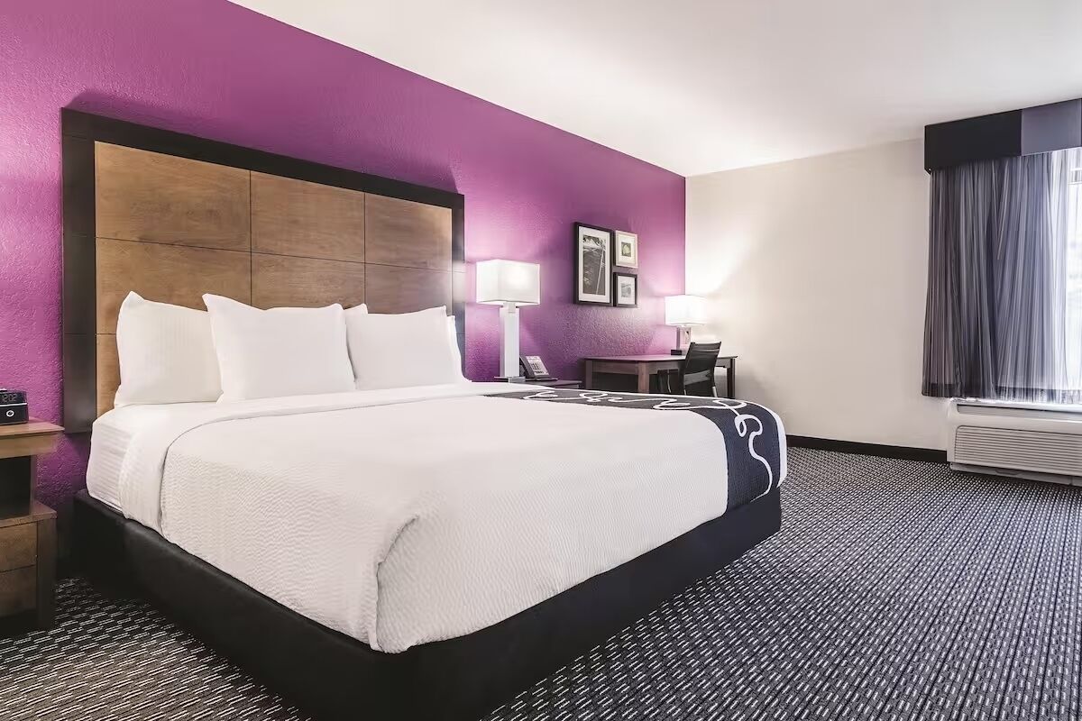 Cozy Hotel Room W/ Pool & Grab-and-go Breakfast  Your Relaxing Escape - Surfside Beach, SC