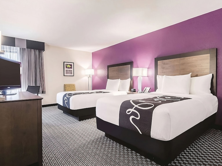 Inviting Space For Poolside Fun & Beachwalk Adventures, Ideal For Families - Myrtle Beach, SC