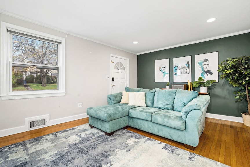 District Clubhouse, Near Washington D.c., Charming 3-bedroom House - Silver Spring, MD