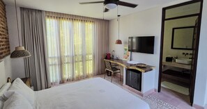 Quarto casal superluxo, vista para a piscina | 1 quarto, Wi-Fi de cortesia