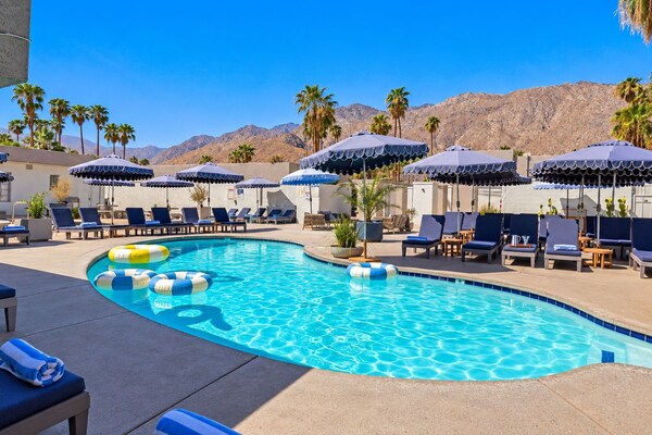 Casa Oliver Hotel & Resort - A Gay Men's Resort - Joshua Tree National Park