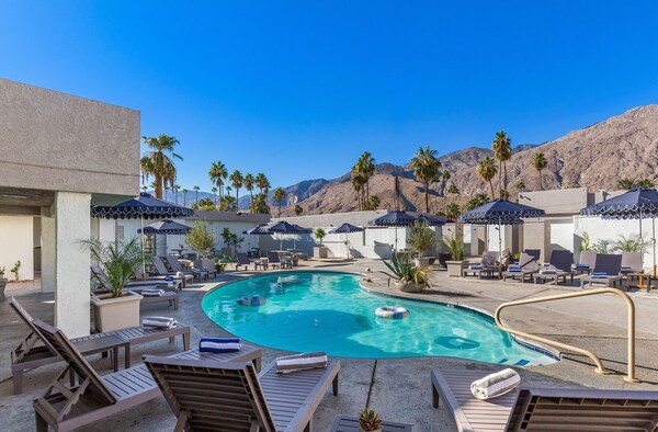 Casa Oliver Hotel & Resort - A Gay Men's Resort - Palm Springs, CA