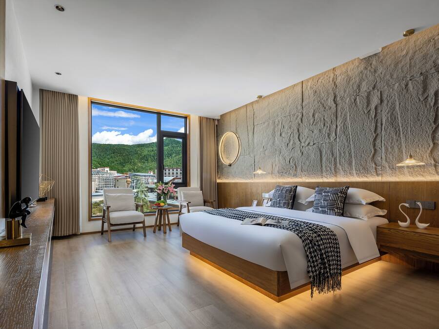 Quarto Standard, Vista para a cidade | Camas de colchão viscoelástico, minibar, secretária