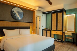 Quarto superior, sacada, vista para o jardim | Cofres nos quartos, escrivaninha, espaço de trabalho para notebook