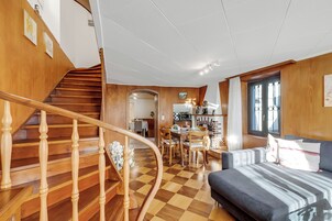 Apartamento família, 3 quartos, sacada (Bel Panorama 2 Ronco Sopra Ascona) | Área de estar | TV de tela plana