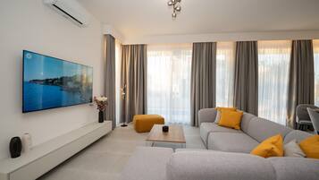 Villa de Luxo, 4 quartos, piscina privativa | Sala de estar | Televisor