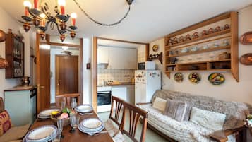 Apartamento Standard, vários quartos, 2 casas de banho (Residence Dolonne) | Sala | TV de ecrã plano