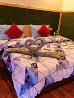 Quarto Duplo ou Twin Deluxe, varanda, vista para a montanha | Cofre no quarto, quartos insonorizados, ferro/tábua de engomar 