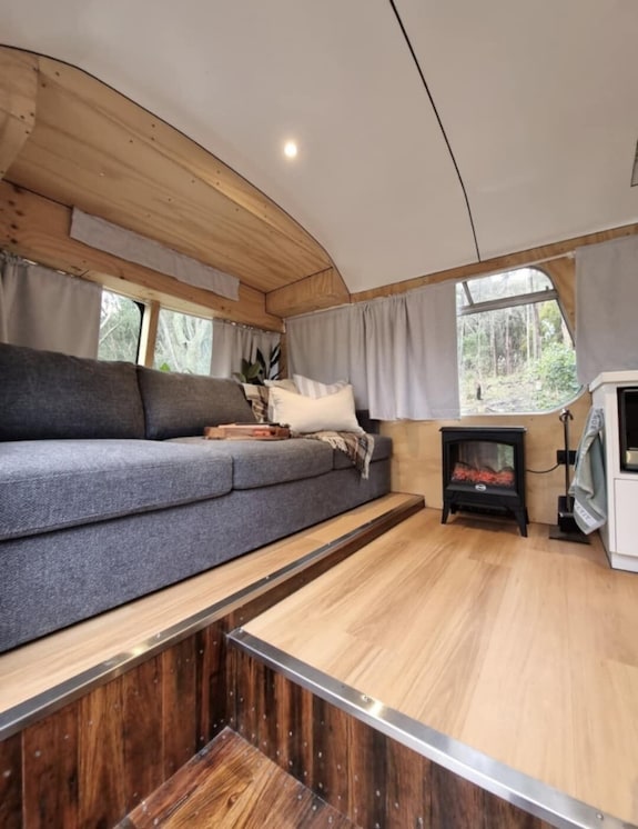 Escape To A Unique Retreat With Miss Beddy, Recently Renovated Bedford Bus - 밸러랫