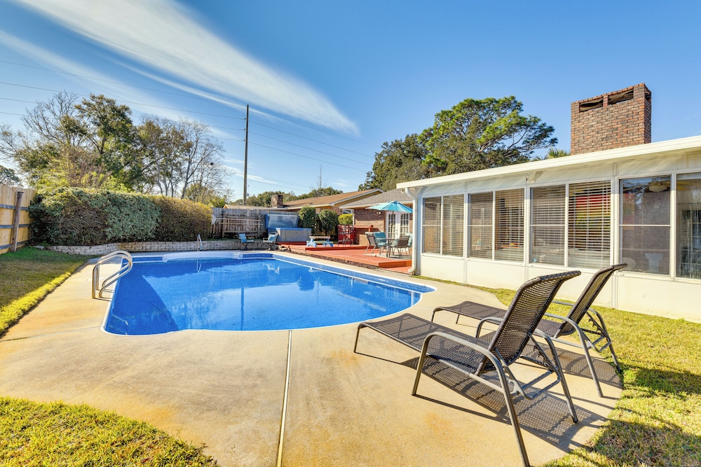 Sunny Retreat W/ Hot Tub In Fort Walton Beach! - Fort Walton Beach, FL