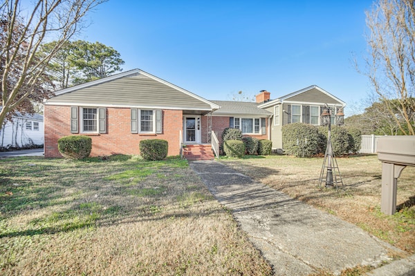 Waterfront Home W/ Dock & Yard In Hampton! - Norfolk, VA