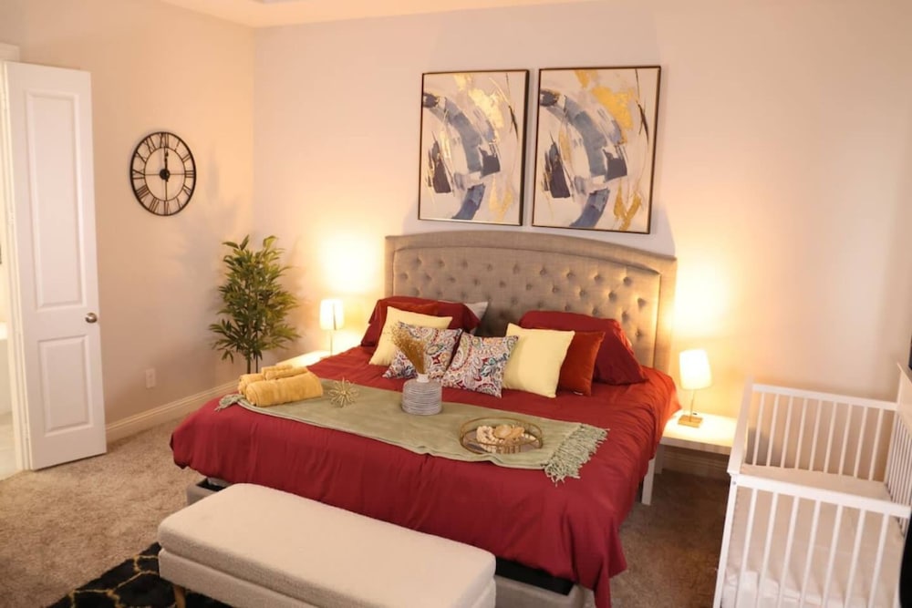 Spacious Home W Putting Green -For Extended Stays - Rockwall, TX