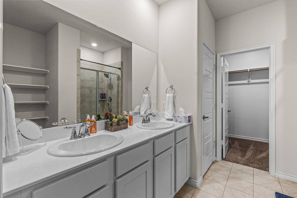 Single-level Home Game Area Ideal For Long Stays - Little Elm, TX