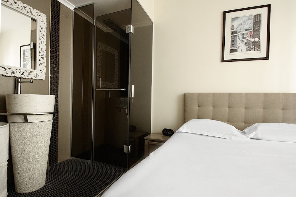 Bridgestreet Champs Elysees - Paris