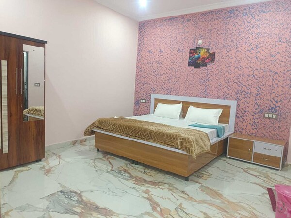 Hotel Leela Palace - Tikamgarh