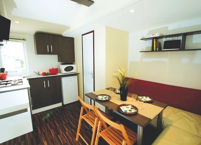 Zecamping Familial Piscine Couverte Dog Friendly Locatif Tv 4 Pers - Île de Ré