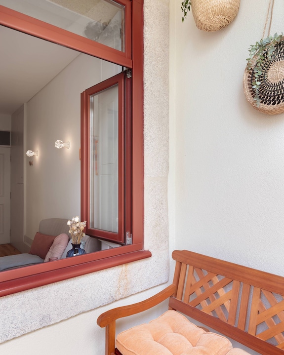 Vibrant Flat By São Bento W/balcony - Loureiro140 - Porto