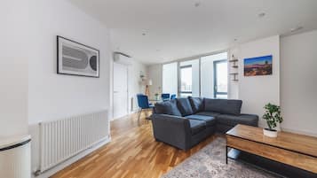 Apartamento | Sala de estar | Televisor de 37 polegadas com canais por cabo, Netflix