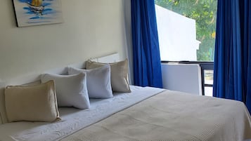 Quarto Básico, vista para a piscina | Wi-fi grátis