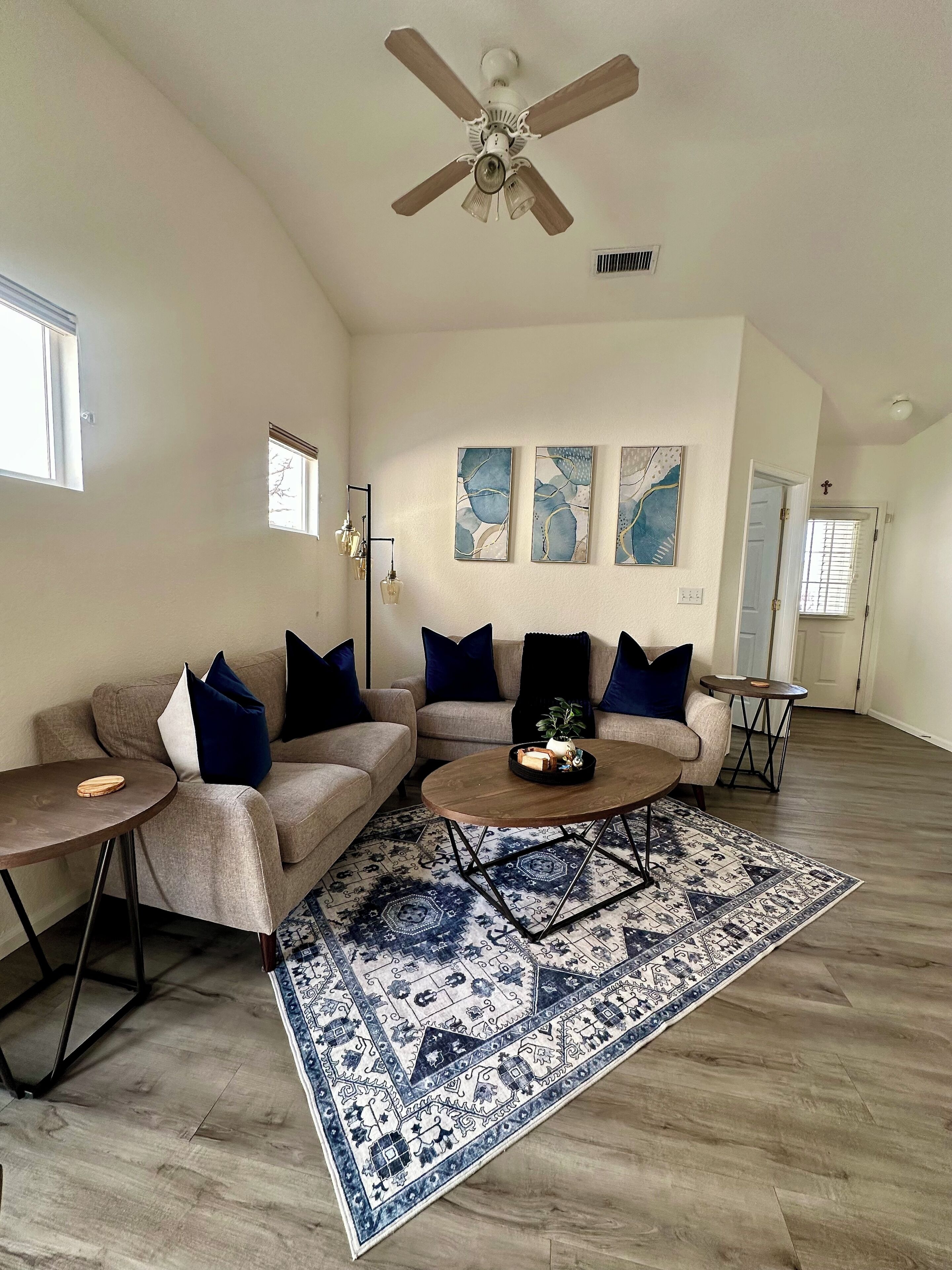 Cozy 3bd, 1.5 Bath Bungalow With Pergola Near Denver Airport - Denver, CO