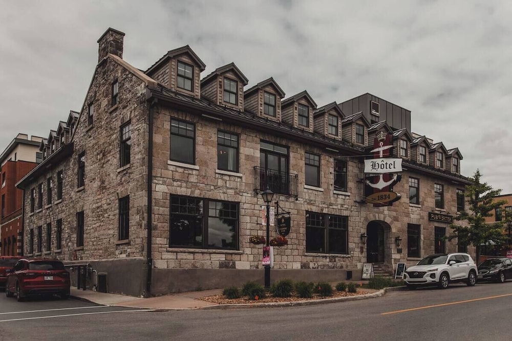 The British Hotel - Kanata