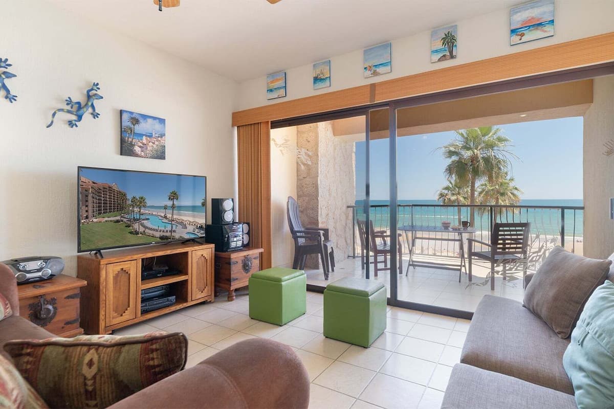Condo, 1 cama King e sofá-cama, sacada, vista para o oceano ( 311) | Área de estar | Dock para MP3