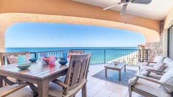 Condo, várias camas, sacada, vista para o oceano (1003) | Opções para refeição ao ar livre