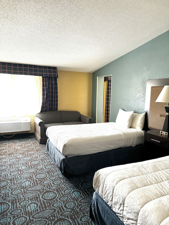 Regency Inn And Suites - Suite Non Smoking Double Bed - Connecticut