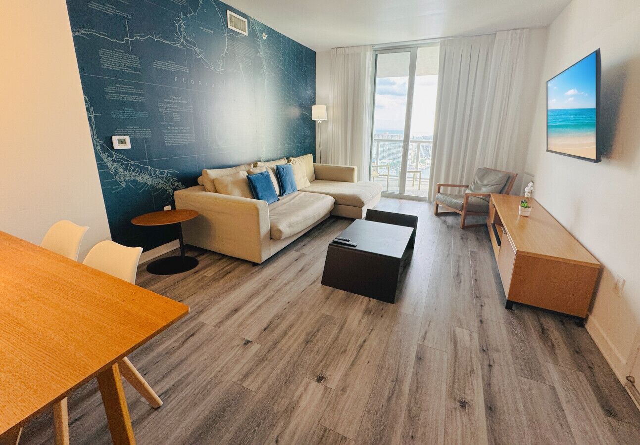 Excellent Two Bedroom Apartment With Superb View - Hallandale Beach, FL