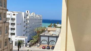 Two-Bedroom Studio Apartment R-311 | Terraço/pátio interior