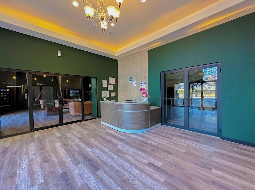 McCormick Place 2b/2b family unit with optional parking for up to 8 ...