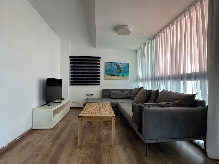 Beach Front 2-bedroom With Water View In Tel Aviv-yafo - Tel Aviv