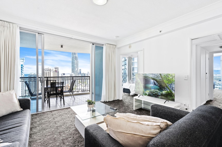 Lovely 2 Bed 2 Bath Unit At Chevron Renaissance (Chev 3305 - 7n - Nb) - Surfers Paradise