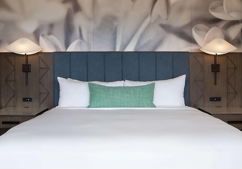 Unwind & Relax Here! Outdoor Pool, Parking, Minutes From Nawiliwili Bay! - Kauai, HI