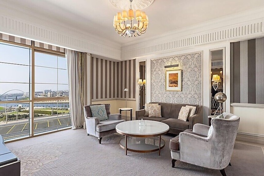 Upscale Palace Life: 1-br Diplomat Suite In Luxurious Dubai Central -