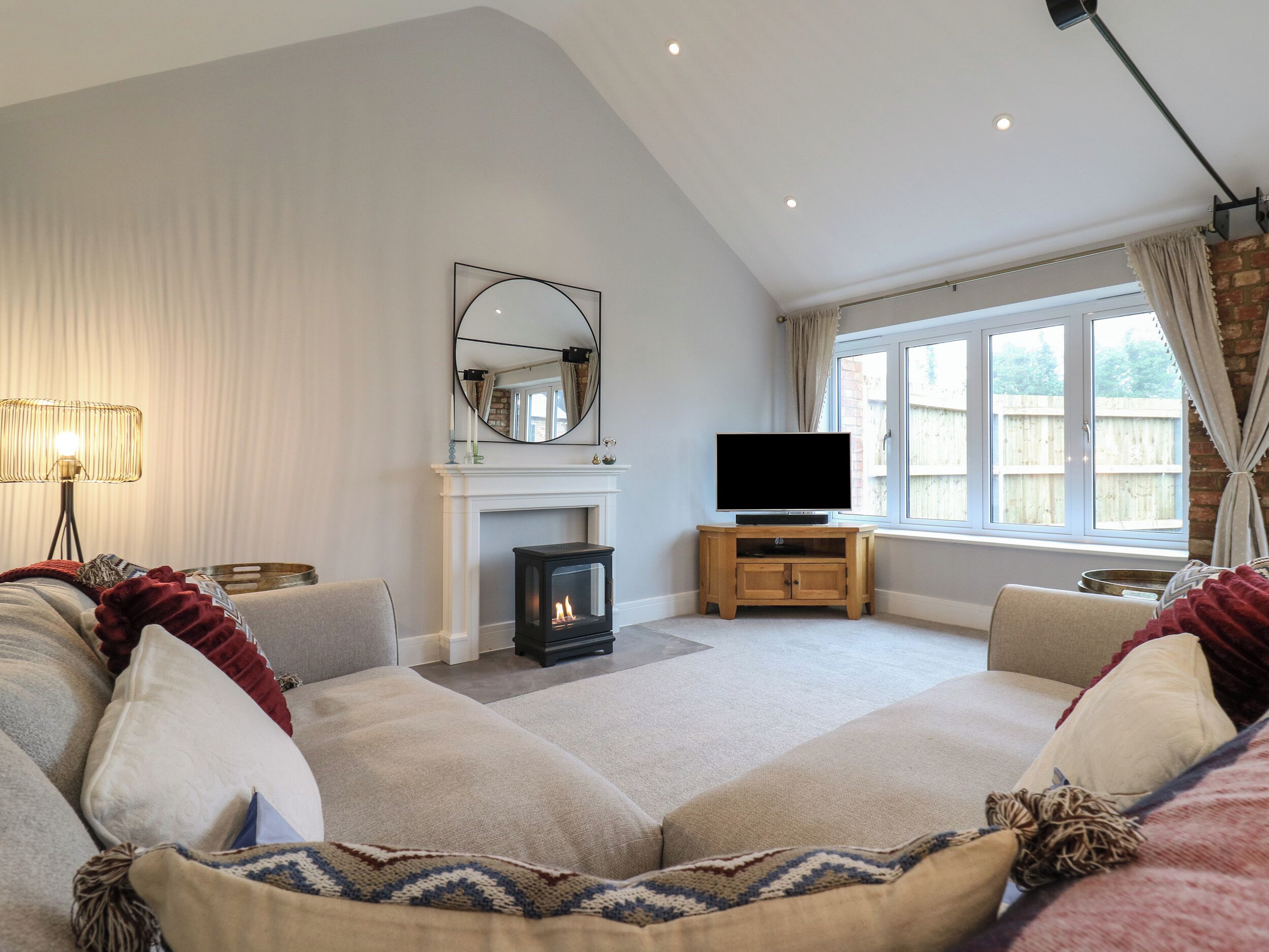 Barley Cottage, Pet Friendly, With A Garden In Catworth - Northamptonshire