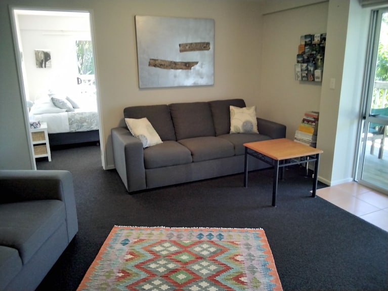 Two Minutes From Famous Raglan Surf Beaches. Access To Bush Track. Dogs Welcome. - Raglan