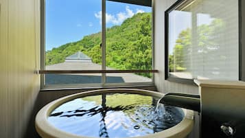 Quarto Standard, não fumadores (Japanese-WesternSuite,SemiOpenairBath) | Vista para a montanha