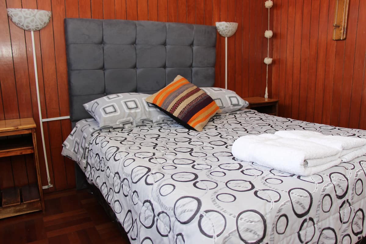Quarto romântico | Wi-Fi de cortesia, roupa de cama