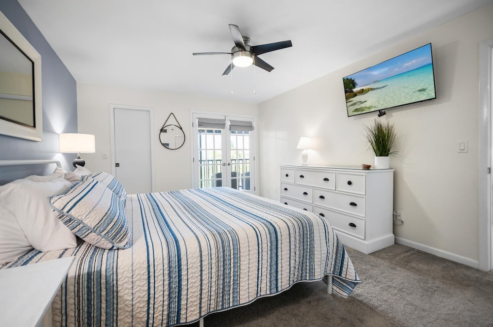 2BR Sandpiper Key – Bright, Stylish & Coastal - Manasota Key | Vrbo