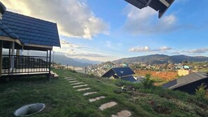 Quarto Deluxe | 1 quarto, secretária, ferro/tábua de engomar, camas desdobráveis