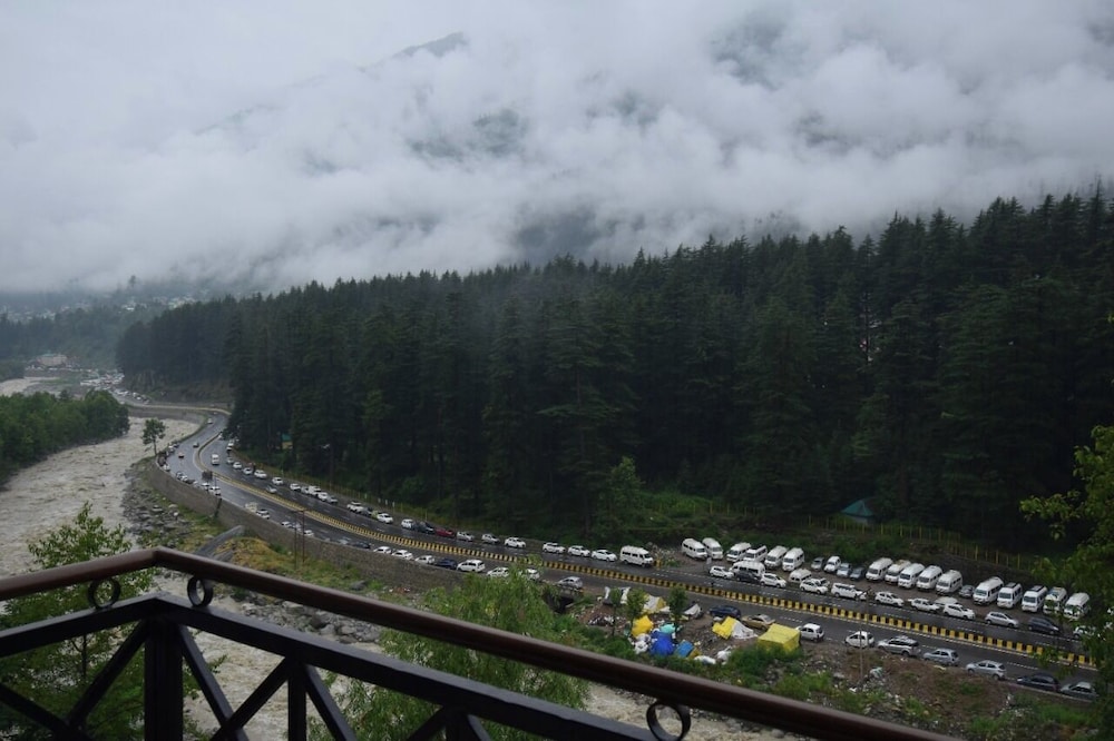 Chichoga Holiday Inn Manali - Manali