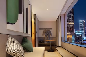 Quarto Duplo de Luxo, Vista para a cidade | Edredões de penas, secretária adequada para computadores portáteis